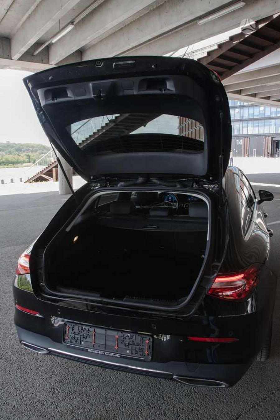 Black Mercedes-Benz CLA 180 2022 in Kaunas, with an engine capacity of 1.95 L and mileage of 101 thousand km for 18400 €, photo 25 on AUTOMOTO.COM.LV