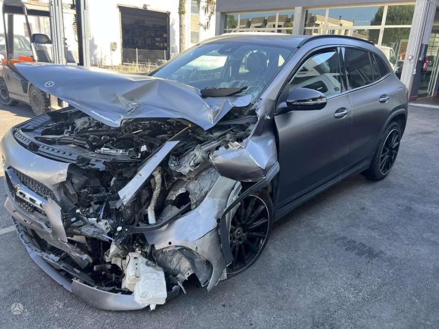 Pelēks Mercedes-Benz CLA 180 2022 Panevēža, ar dzinēja tilpumu 2.00 L un nobraukumu 83 tūkst. km par 15300 €, foto 3 vietnē AUTOMOTO.COM.LV