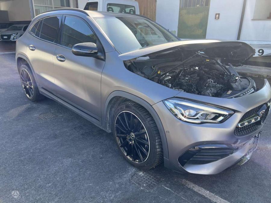 Pelēks Mercedes-Benz CLA 180 2022 Panevēža, ar dzinēja tilpumu 2.00 L un nobraukumu 83 tūkst. km par 15300 €, foto 4 vietnē AUTOMOTO.COM.LV