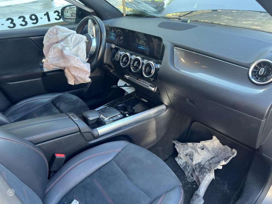 Pelēks Mercedes-Benz CLA 180 2022 Panevēža, ar dzinēja tilpumu 2.00 L un nobraukumu 83 tūkst. km par 15300 €, foto 9 vietnē AUTOMOTO.COM.LV