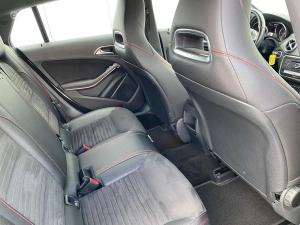 Pelēks Mercedes-Benz CLA 180 2018 Raseiniai, ar dzinēja tilpumu 1.46 L un nobraukumu 215 tūkst. km par 10900 €, foto 28 vietnē AUTOMOTO.COM.LV