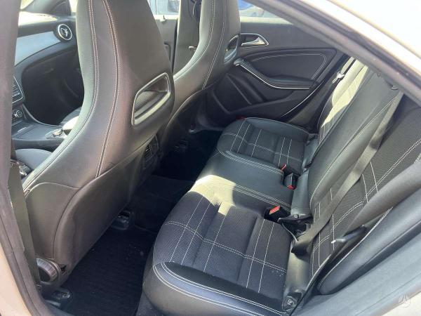 Mercedes-Benz CLA 180 2016 KauÅa vietnÄ Balts Mercedes-Benz CLA 180 2016 KauÅa, ar dzinÄja tilpumu 1.60 L un nobraukumu 209 tÅ«kst. km par 11500 ā¬, foto 11 vietnÄ AUTOMOTO.COM.LV