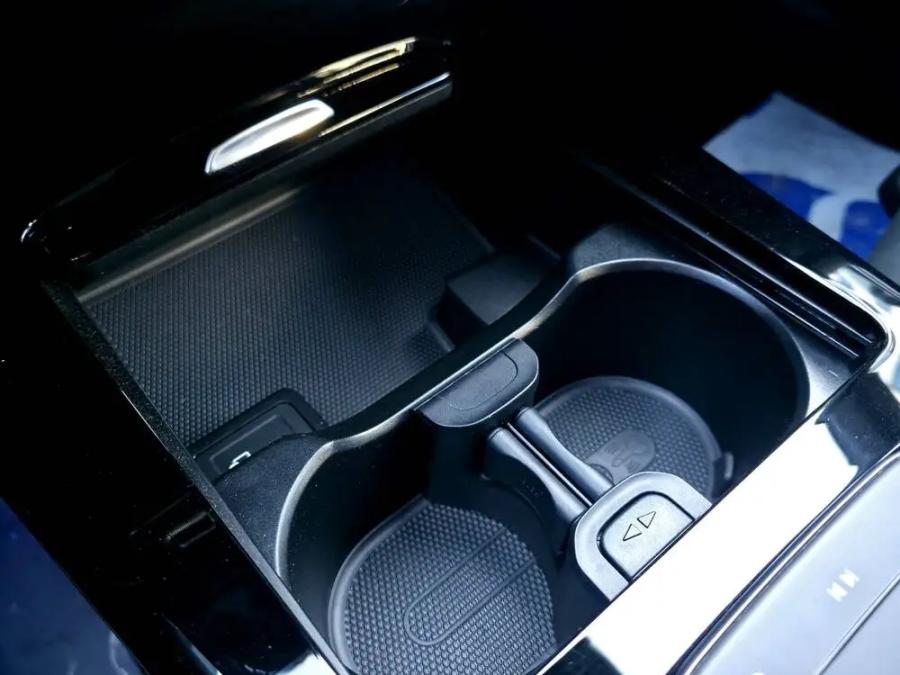 White Mercedes-Benz CLA 180 2020 in Riga, with an engine capacity of 1.40 L and mileage of 201 thousand km for 16490 €, photo 51 on AUTOMOTO.COM.LV