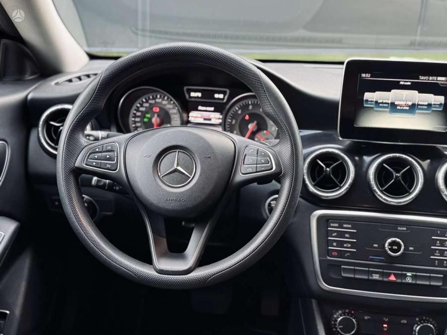Melns Mercedes-Benz CLA 200 2016 Kauņa, ar dzinēja tilpumu 1.60 L un nobraukumu 139 tūkst. km par 12400 €, foto 18 vietnē AUTOMOTO.COM.LV