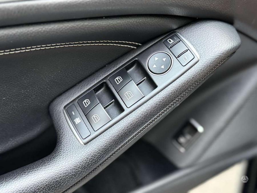 Melns Mercedes-Benz CLA 200 2016 Kauņa, ar dzinēja tilpumu 1.60 L un nobraukumu 139 tūkst. km par 12400 €, foto 26 vietnē AUTOMOTO.COM.LV
