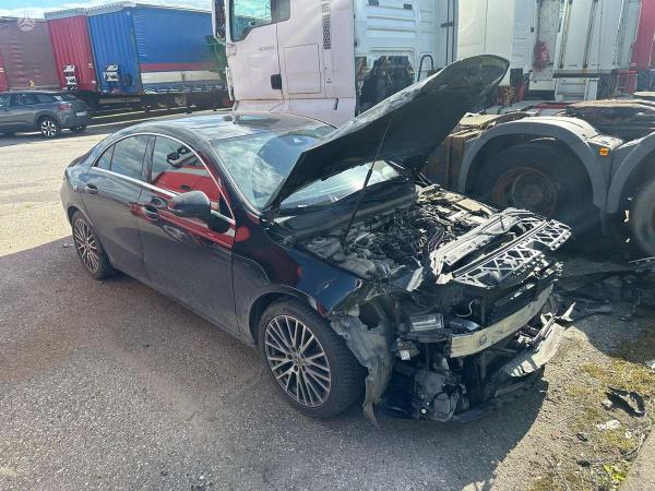 Melns Mercedes-Benz CLA 200 2019 Kauņa, ar dzinēja tilpumu 2.00 L un nobraukumu 142 tūkst. km par 12900 €, foto 4 vietnē AUTOMOTO.COM.LV