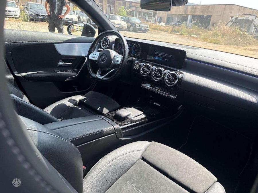 Melns Mercedes-Benz CLA 200 2021 Šauļi, ar dzinēja tilpumu 1.95 L un nobraukumu 220 tūkst. km par 17800 €, foto 10 vietnē AUTOMOTO.COM.LV