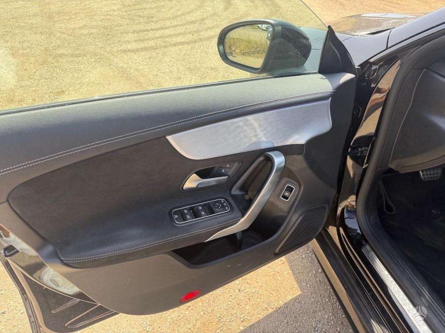Melns Mercedes-Benz CLA 200 2021 Šauļi, ar dzinēja tilpumu 1.95 L un nobraukumu 220 tūkst. km par 17800 €, foto 18 vietnē AUTOMOTO.COM.LV