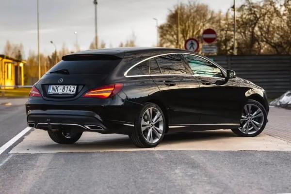 Black Mercedes-Benz CLA 200 2017 in Jelgava, with an engine capacity of 2.10 L and mileage of 219 thousand km for 16000 €, photo 3 on AUTOMOTO.COM.LV