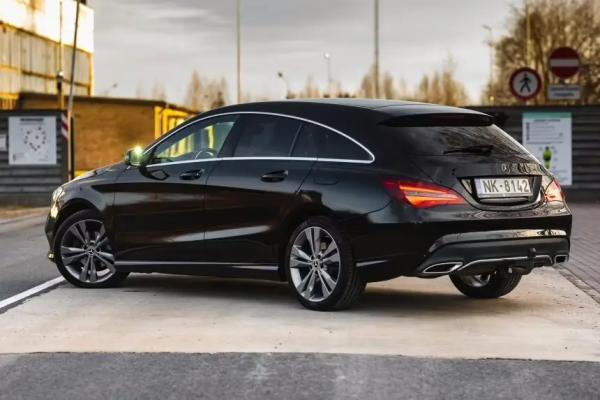 Black Mercedes-Benz CLA 200 2017 in Jelgava, with an engine capacity of 2.10 L and mileage of 219 thousand km for 16000 €, photo 4 on AUTOMOTO.COM.LV