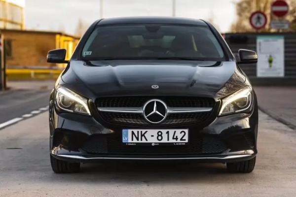 Black Mercedes-Benz CLA 200 2017 in Jelgava, with an engine capacity of 2.10 L and mileage of 219 thousand km for 16000 €, photo 5 on AUTOMOTO.COM.LV