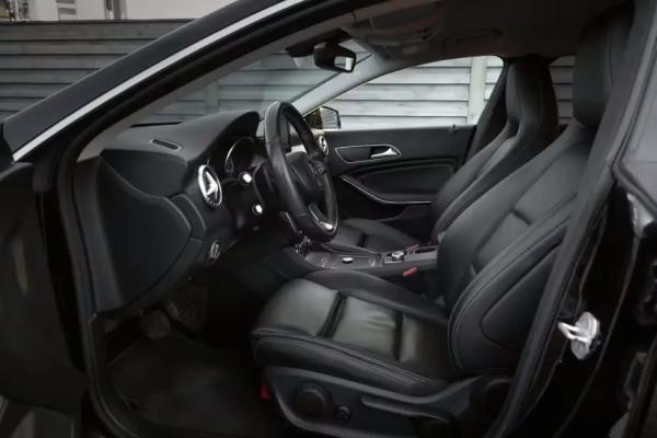 Black Mercedes-Benz CLA 200 2017 in Jelgava, with an engine capacity of 2.10 L and mileage of 219 thousand km for 16000 €, photo 7 on AUTOMOTO.COM.LV