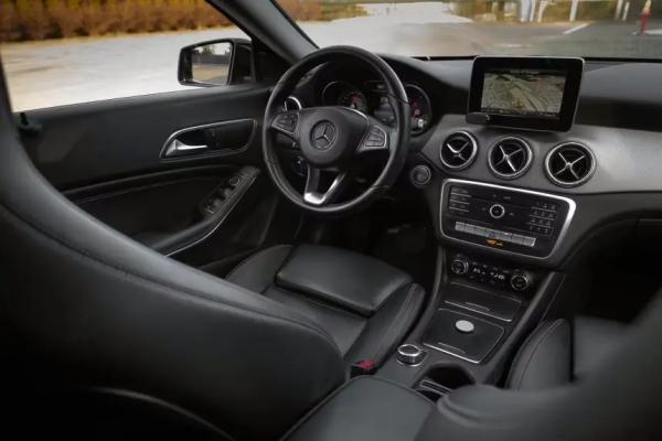 Black Mercedes-Benz CLA 200 2017 in Jelgava, with an engine capacity of 2.10 L and mileage of 219 thousand km for 16000 €, photo 8 on AUTOMOTO.COM.LV