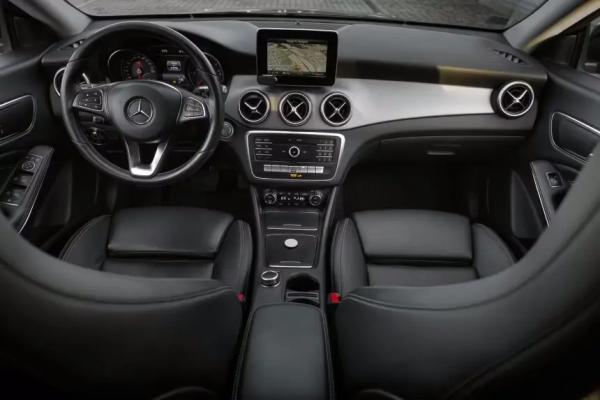 Black Mercedes-Benz CLA 200 2017 in Jelgava, with an engine capacity of 2.10 L and mileage of 219 thousand km for 16000 €, photo 9 on AUTOMOTO.COM.LV