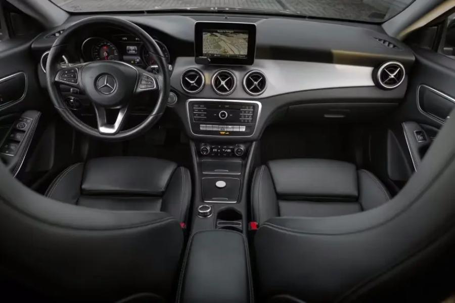 Black Mercedes-Benz CLA 200 2017 in Jelgava, with an engine capacity of 2.10 L and mileage of 219 thousand km for 16000 €, photo 10 on AUTOMOTO.COM.LV