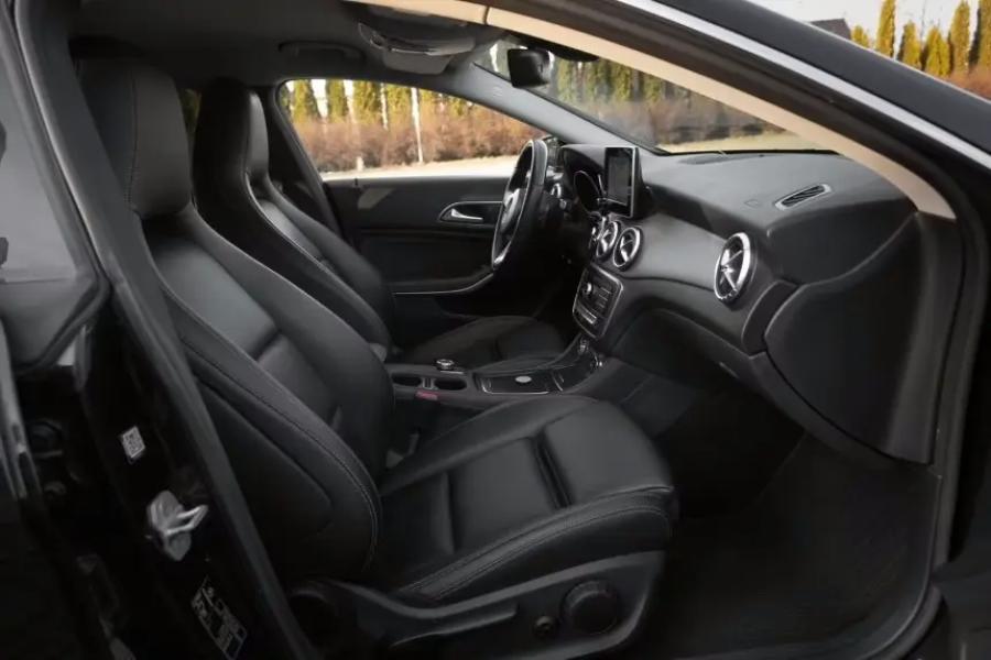 Black Mercedes-Benz CLA 200 2017 in Jelgava, with an engine capacity of 2.10 L and mileage of 219 thousand km for 16000 €, photo 11 on AUTOMOTO.COM.LV