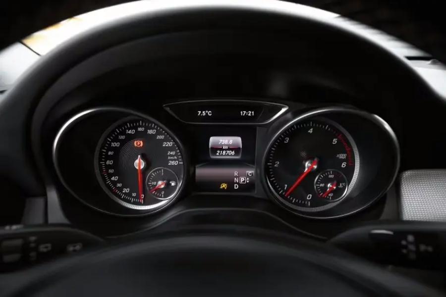 Black Mercedes-Benz CLA 200 2017 in Jelgava, with an engine capacity of 2.10 L and mileage of 219 thousand km for 16000 €, photo 13 on AUTOMOTO.COM.LV