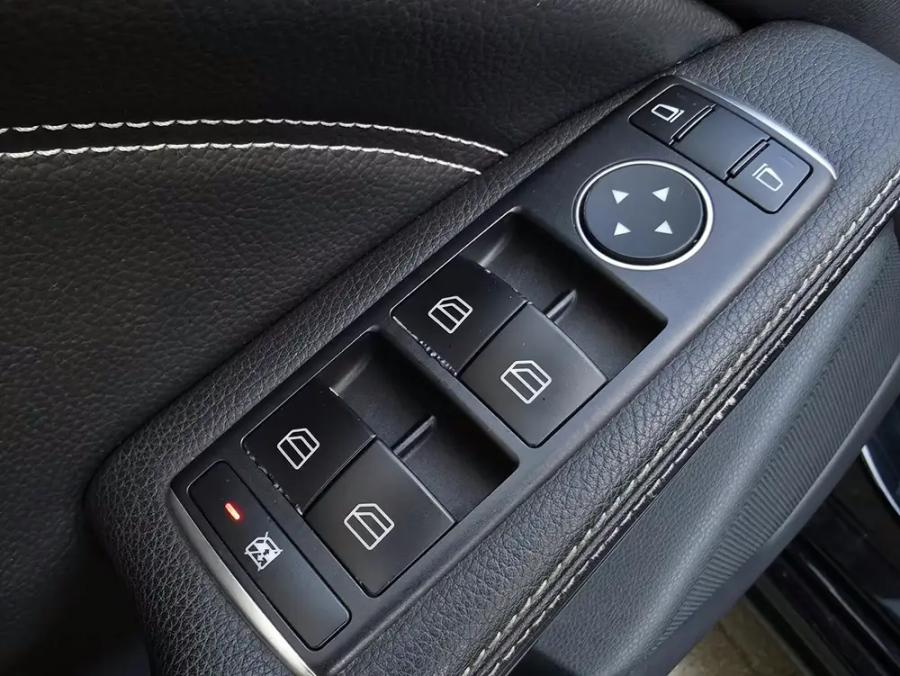 Melns Mercedes-Benz CLA 200 2019 Rīga, ar dzinēja tilpumu 2.10 L un nobraukumu 196 tūkst. km par 12790 €, foto 16 vietnē AUTOMOTO.COM.LV