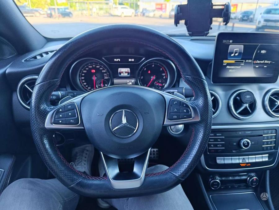 Black Mercedes-Benz CLA 200 2019 in Vilnius, with an engine capacity of 2.14 L and mileage of 268 thousand km for 13599 €, photo 17 on AUTOMOTO.COM.LV