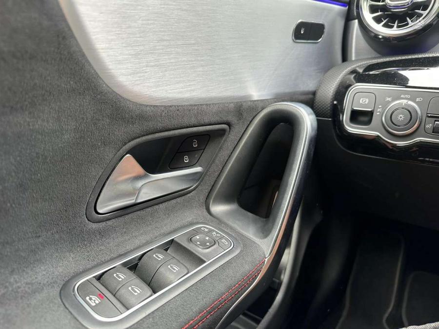 Black Mercedes-Benz CLA 200 2020 in Vilnius, with an engine capacity of 1.95 L and mileage of 228 thousand km for 19500 €, photo 37 on AUTOMOTO.COM.LV