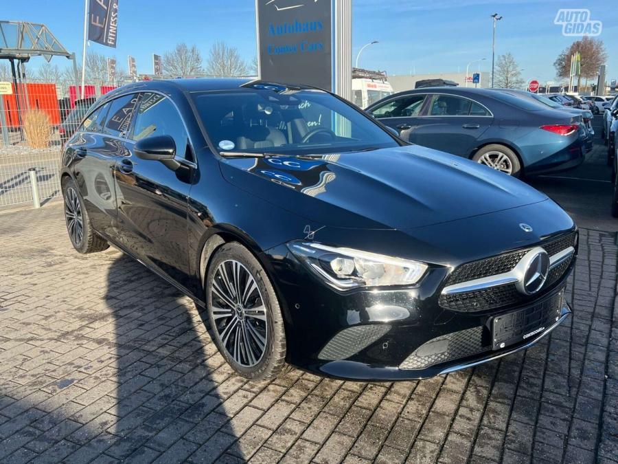 Melns Mercedes-Benz CLA 200 2023 Kauņa, ar dzinēja tilpumu 2.00 L un nobraukumu 16 tūkst. km par 33217 €, foto 1 vietnē AUTOMOTO.COM.LV