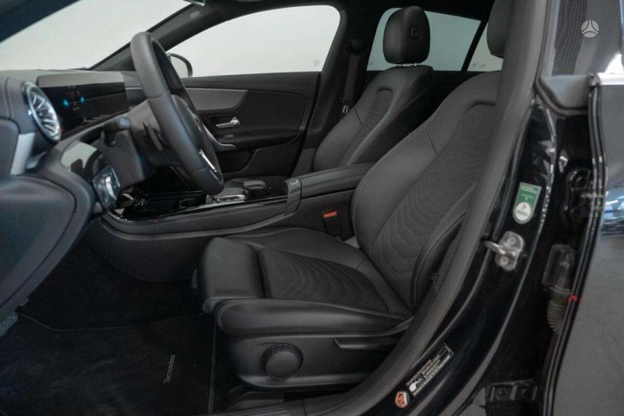 Black Mercedes-Benz CLA 200 2023 in Vilnius, with an engine capacity of 2.00 L and mileage of 162 thousand km for 21800 €, photo 8 on AUTOMOTO.COM.LV