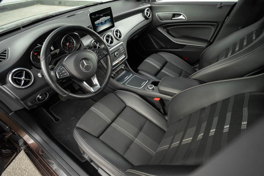 Brūns Mercedes-Benz CLA 200 2018 Rīga, ar dzinēja tilpumu 2.20 L un nobraukumu 192 tūkst. km par 12990 €, foto 12 vietnē AUTOMOTO.COM.LV