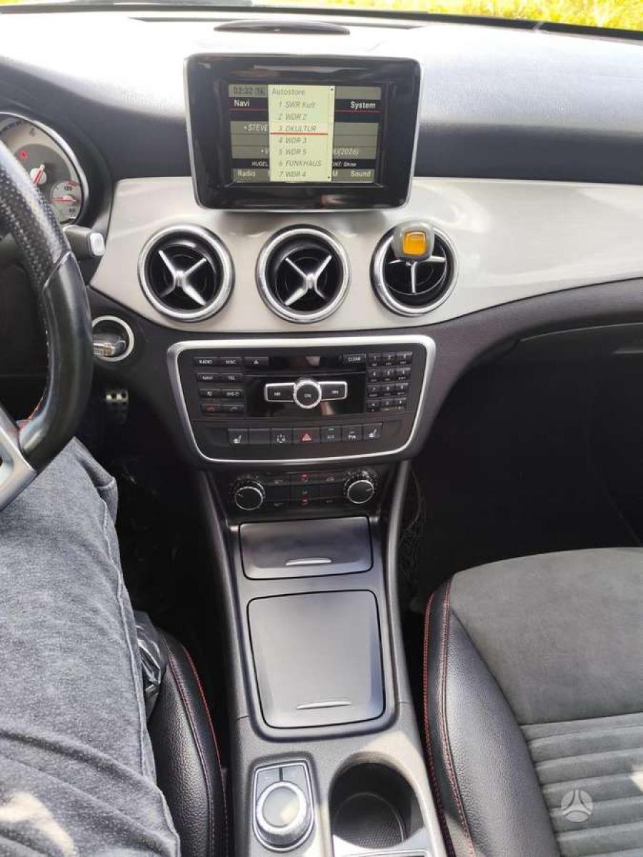 Pelēks Mercedes-Benz CLA 200 2014 Marijampole, ar dzinēja tilpumu 1.80 L un nobraukumu 206 tūkst. km par 12900 €, foto 15 vietnē AUTOMOTO.COM.LV
