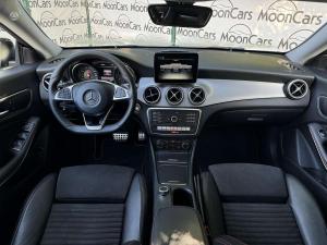 Pelēks Mercedes-Benz CLA 200 2017 Viļņa, ar dzinēja tilpumu 1.60 L un nobraukumu 90 tūkst. km par 18900 €, foto 13 vietnē AUTOMOTO.COM.LV
