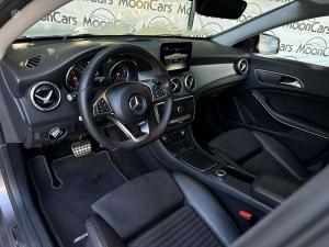Pelēks Mercedes-Benz CLA 200 2017 Viļņa, ar dzinēja tilpumu 1.60 L un nobraukumu 90 tūkst. km par 18900 €, foto 14 vietnē AUTOMOTO.COM.LV