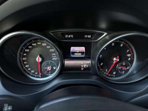 Pelēks Mercedes-Benz CLA 200 2017 Viļņa, ar dzinēja tilpumu 1.60 L un nobraukumu 90 tūkst. km par 18900 €, foto 20 vietnē AUTOMOTO.COM.LV