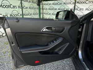 Pelēks Mercedes-Benz CLA 200 2017 Viļņa, ar dzinēja tilpumu 1.60 L un nobraukumu 90 tūkst. km par 18900 €, foto 23 vietnē AUTOMOTO.COM.LV