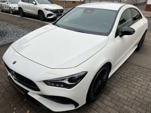 Balts Mercedes-Benz CLA 200 2024 Kauņa, ar dzinēja tilpumu 1.30 L un nobraukumu 28 tūkst. km par 33209 €, foto  vietnē AUTOMOTO.COM.LV