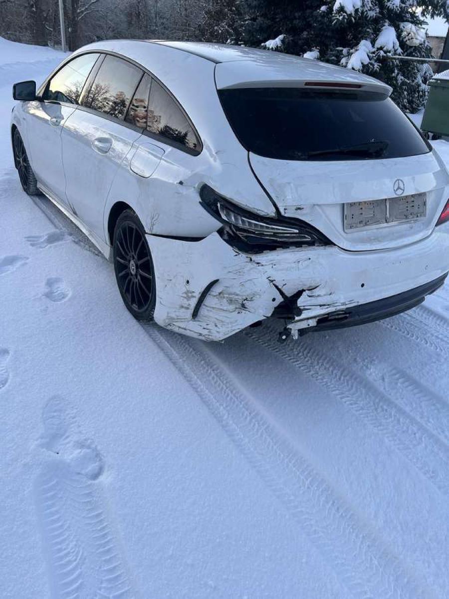 White Mercedes-Benz CLA 200 2019 in Kaunas, with an engine capacity of 2.14 L and mileage of 195 thousand km for 7500 €, photo 4 on AUTOMOTO.COM.LV