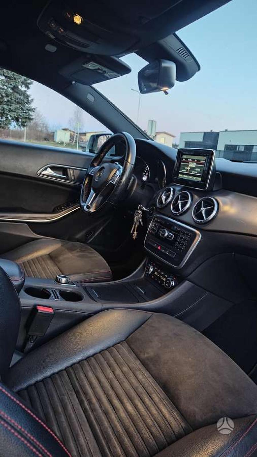 Pelēks Mercedes-Benz CLA 220 2013 Alīta, ar dzinēja tilpumu 2.14 L un nobraukumu 232 tūkst. km par 10500 €, foto 3 vietnē AUTOMOTO.COM.LV