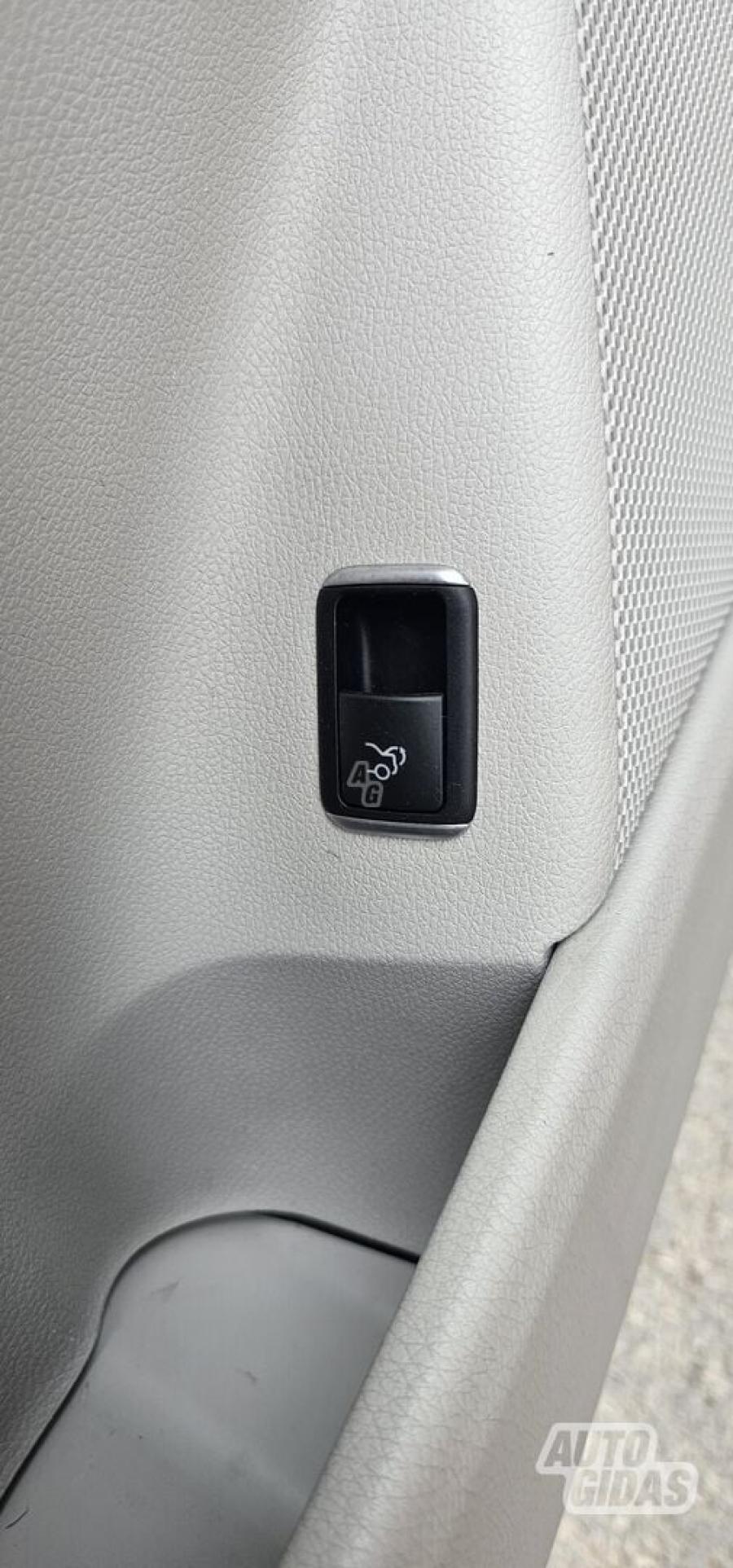 Sarkans Mercedes-Benz CLA 220 2013 Šauļi, ar dzinēja tilpumu 2.10 L un nobraukumu 272 tūkst. km par 11000 €, foto 13 vietnē AUTOMOTO.COM.LV