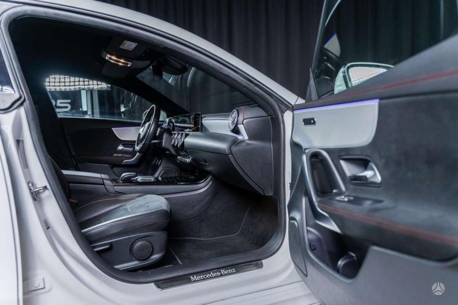 Balts Mercedes-Benz CLA 220 2022 Viļņa, ar dzinēja tilpumu 1.95 L un nobraukumu 77 tūkst. km par 29999 €, foto 24 vietnē AUTOMOTO.COM.LV