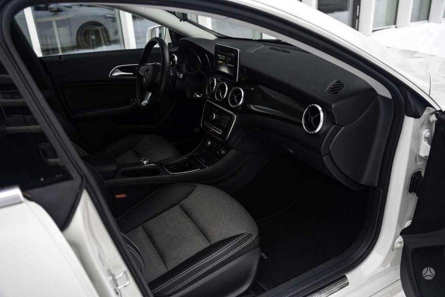 White Mercedes-Benz CLA 220 2016 in Vilnius, with an engine capacity of 1.99 L and mileage of 255 thousand km for 10990 €, photo 21 on AUTOMOTO.COM.LV