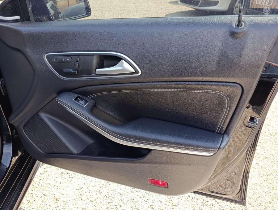 Melns Mercedes-Benz CLA 250 2014 Ukmergė, ar dzinēja tilpumu 1.99 L un nobraukumu 125 tūkst. km par 10600 €, foto 17 vietnē AUTOMOTO.COM.LV