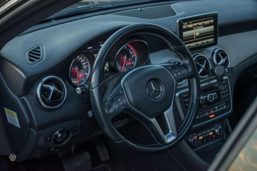 Melns Mercedes-Benz CLA 250 2014 Viļņa, ar dzinēja tilpumu 1.99 L un nobraukumu 218 tūkst. km par 11900 €, foto 12 vietnē AUTOMOTO.COM.LV