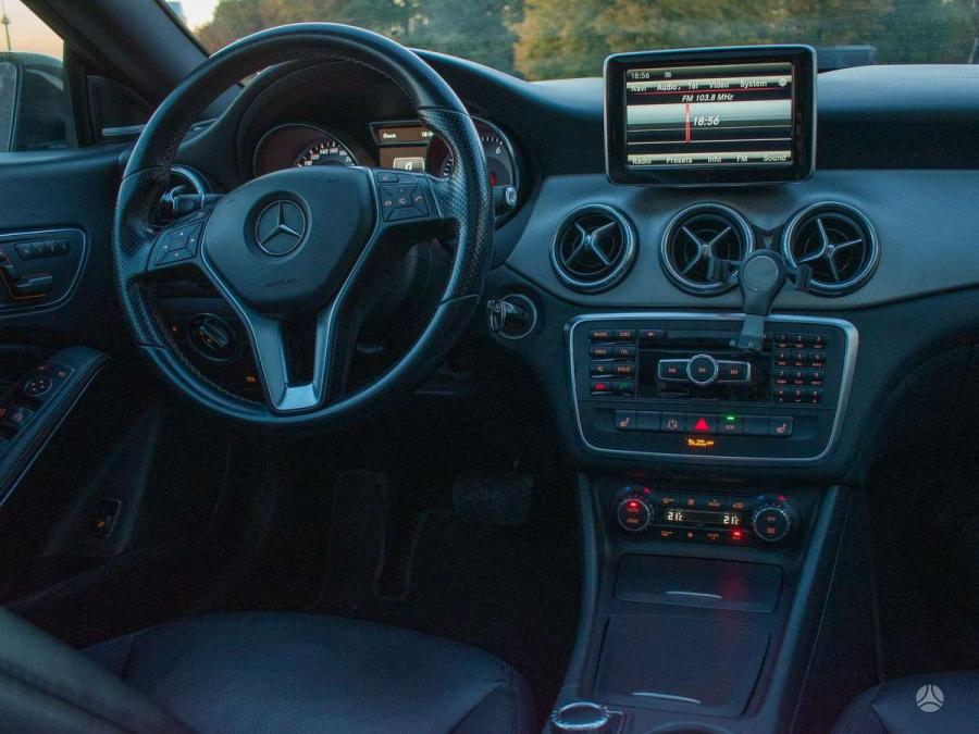 Melns Mercedes-Benz CLA 250 2014 Viļņa, ar dzinēja tilpumu 1.99 L un nobraukumu 218 tūkst. km par 11900 €, foto 18 vietnē AUTOMOTO.COM.LV