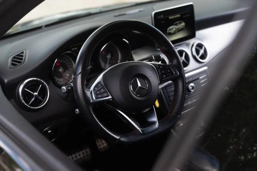 Melns Mercedes-Benz CLA 250 2015 Liepāja, ar dzinēja tilpumu 2.00 L un nobraukumu 179 tūkst. km par 14900 €, foto 25 vietnē AUTOMOTO.COM.LV