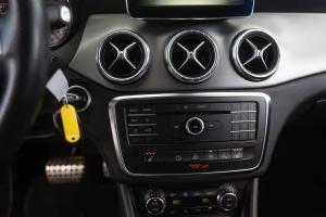 Melns Mercedes-Benz CLA 250 2015 Liepāja, ar dzinēja tilpumu 2.00 L un nobraukumu 179 tūkst. km par 14900 €, foto 37 vietnē AUTOMOTO.COM.LV