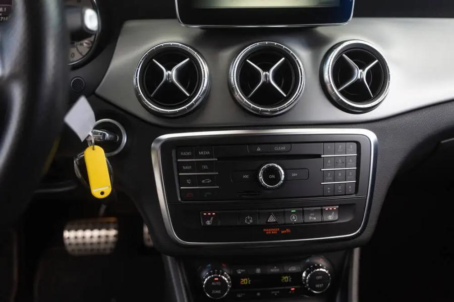 Melns Mercedes-Benz CLA 250 2015 Liepāja, ar dzinēja tilpumu 2.00 L un nobraukumu 179 tūkst. km par 14900 €, foto 37 vietnē AUTOMOTO.COM.LV