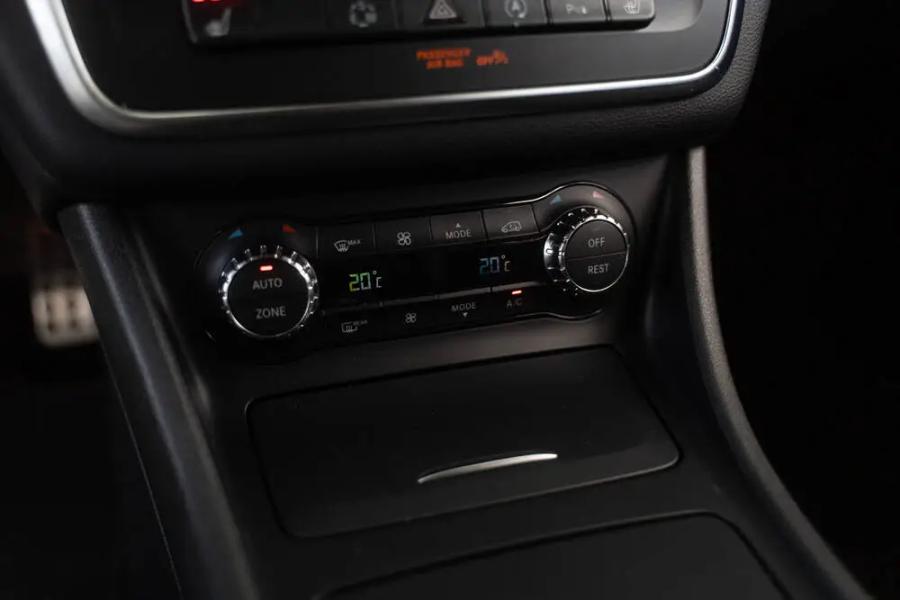Melns Mercedes-Benz CLA 250 2015 Liepāja, ar dzinēja tilpumu 2.00 L un nobraukumu 179 tūkst. km par 14900 €, foto 38 vietnē AUTOMOTO.COM.LV