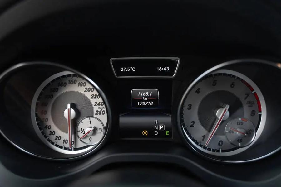 Melns Mercedes-Benz CLA 250 2015 Liepāja, ar dzinēja tilpumu 2.00 L un nobraukumu 179 tūkst. km par 14900 €, foto 44 vietnē AUTOMOTO.COM.LV