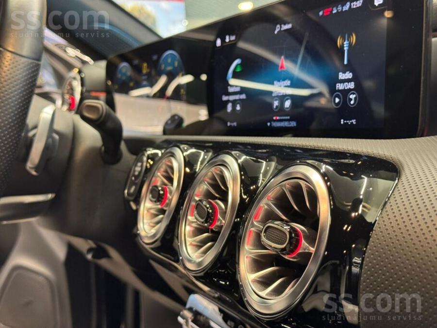 Melns Mercedes-Benz CLA 250 2021 Rīga, ar dzinēja tilpumu 2.00 L un nobraukumu 97 tūkst. km par 25990 €, foto 17 vietnē AUTOMOTO.COM.LV