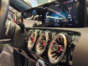 Melns Mercedes-Benz CLA 250 2021 Rīga, ar dzinēja tilpumu 2.00 L un nobraukumu 97 tūkst. km par 24990 €, foto 16 vietnē AUTOMOTO.COM.LV