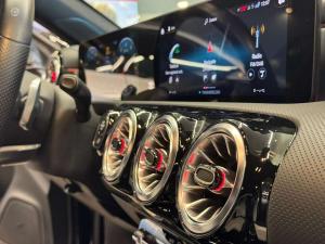 Melns Mercedes-Benz CLA 250 2021 Mārupe, ar dzinēja tilpumu 1.99 L un nobraukumu 97 tūkst. km par 24990 €, foto 14 vietnē AUTOMOTO.COM.LV