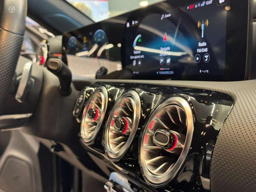 Melns Mercedes-Benz CLA 250 2021 Mārupe, ar dzinēja tilpumu 1.99 L un nobraukumu 97 tūkst. km par 24990 €, foto 14 vietnē AUTOMOTO.COM.LV